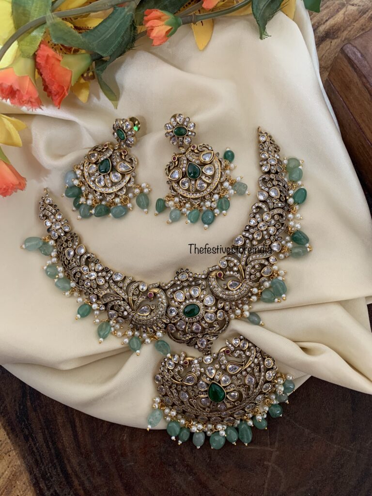 Pastel green Victorian necklace set - The Festive Store