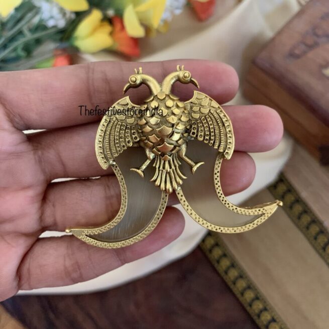 Unisex Jadau tiger claw pendant – The Festive Store