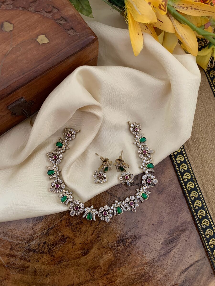Minimalist Victorian necklace set - The Festive Store